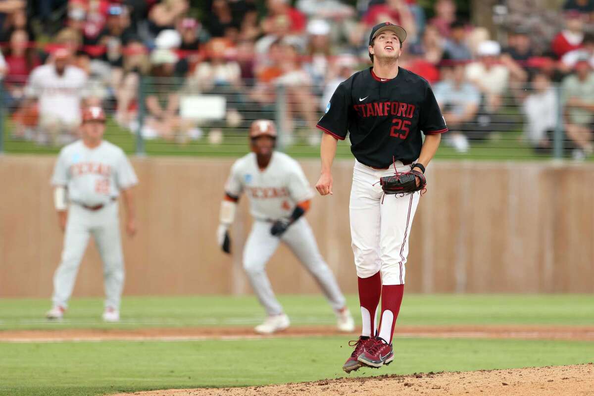 Stunning finish puts Stanford in 3rd straight College World Series