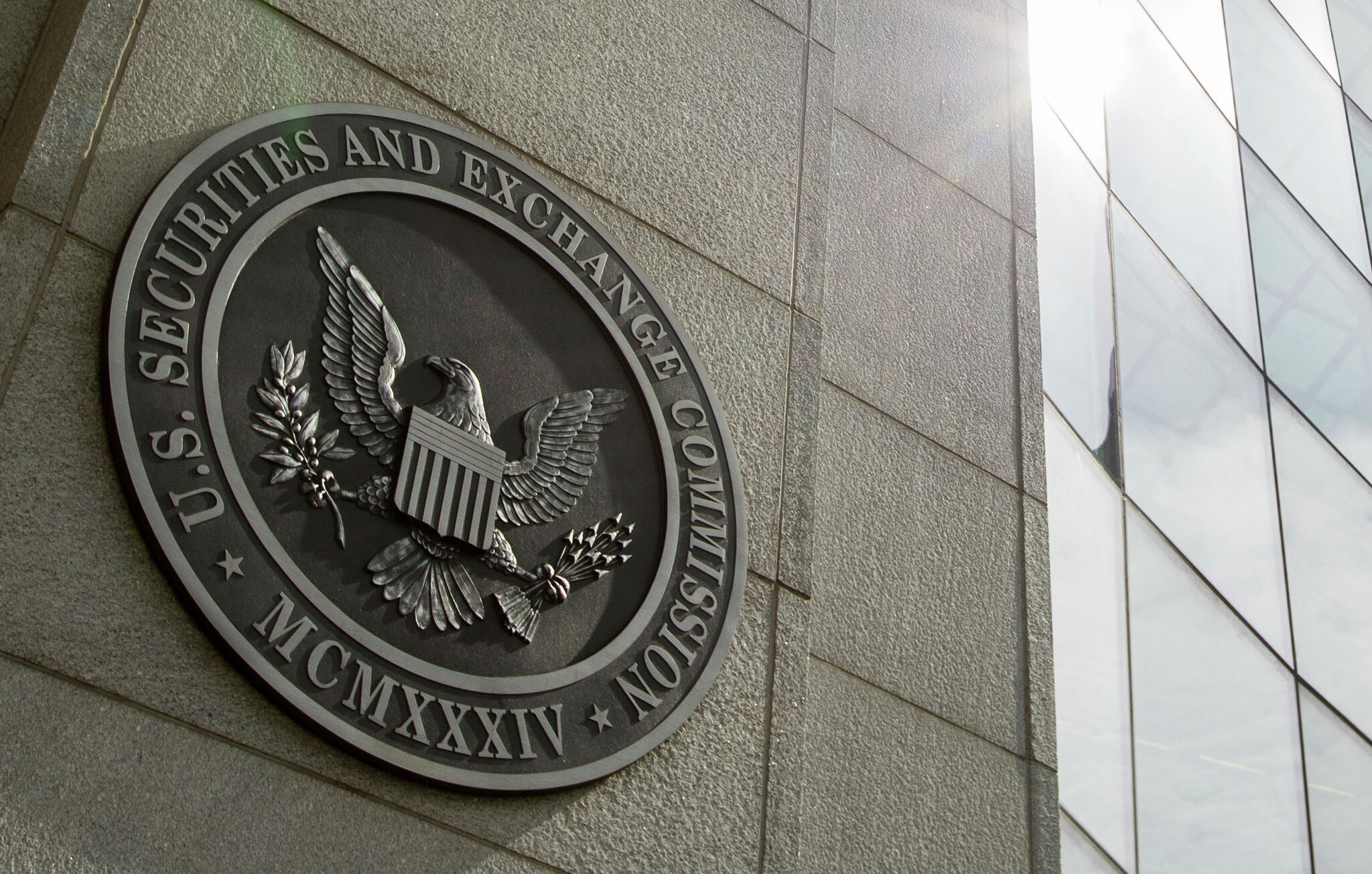 ‘Professional gambler’ ran $9M Ponzi scheme, regulators allege