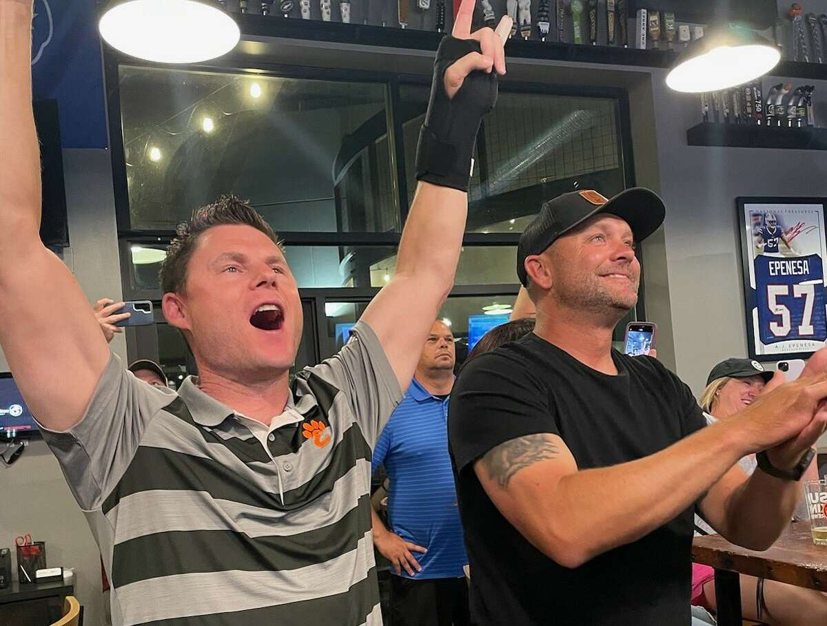 Former EHS players take in state championship