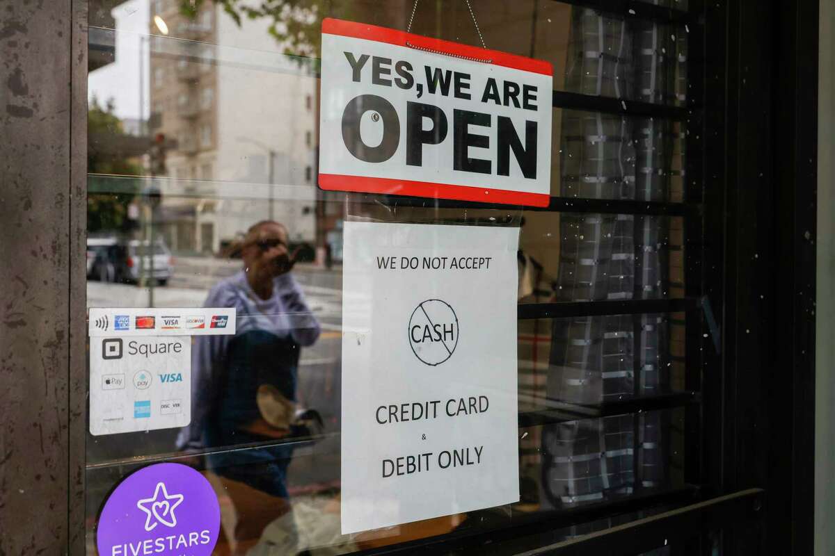 Oakland robberies are pushing some businesses to stop accepting cash