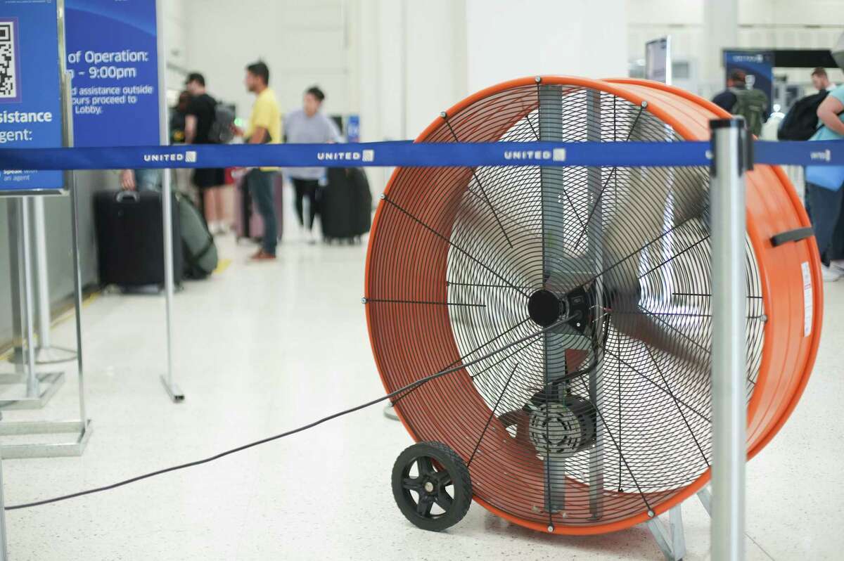 Houston airport partially restores air conditioning Tuesday