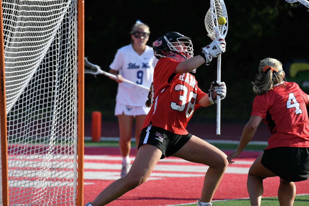 Darien tips New Canaan in Class L final for first unbeaten season