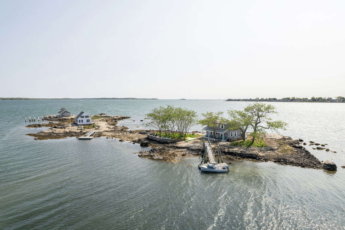 House on CT's Mouse Island listed for $900K under contract