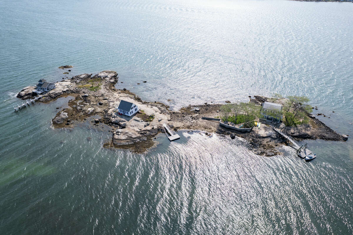 House on CT's Mouse Island listed for $900K under contract