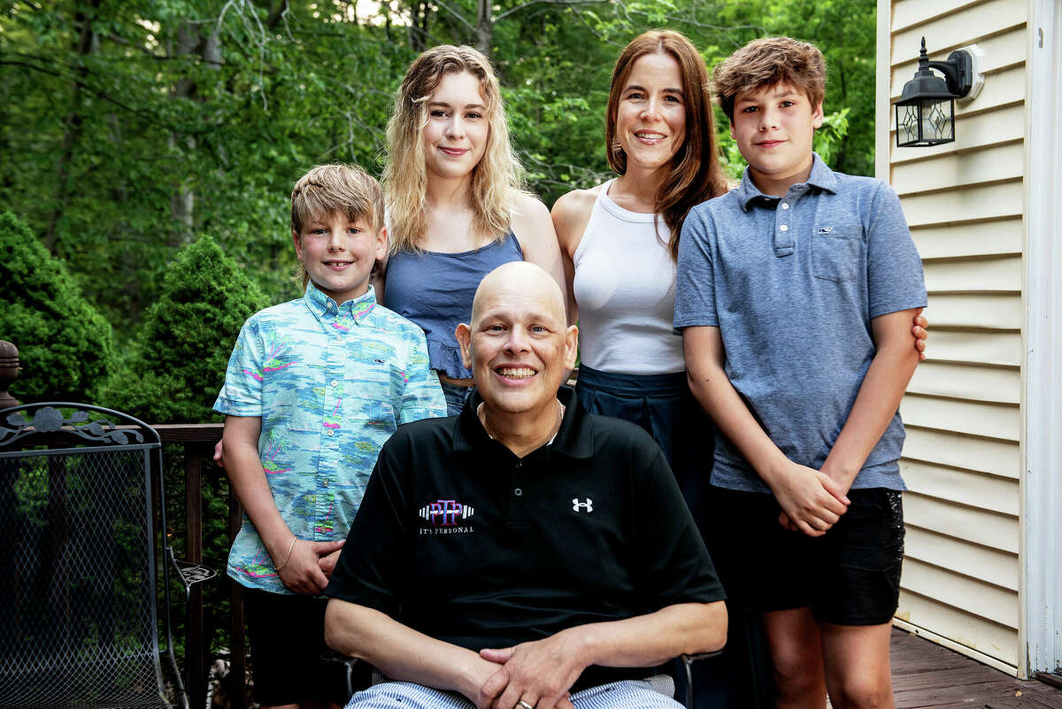 Ridgefield dad with Stage 4 lung cancer teaches kids to stay positive