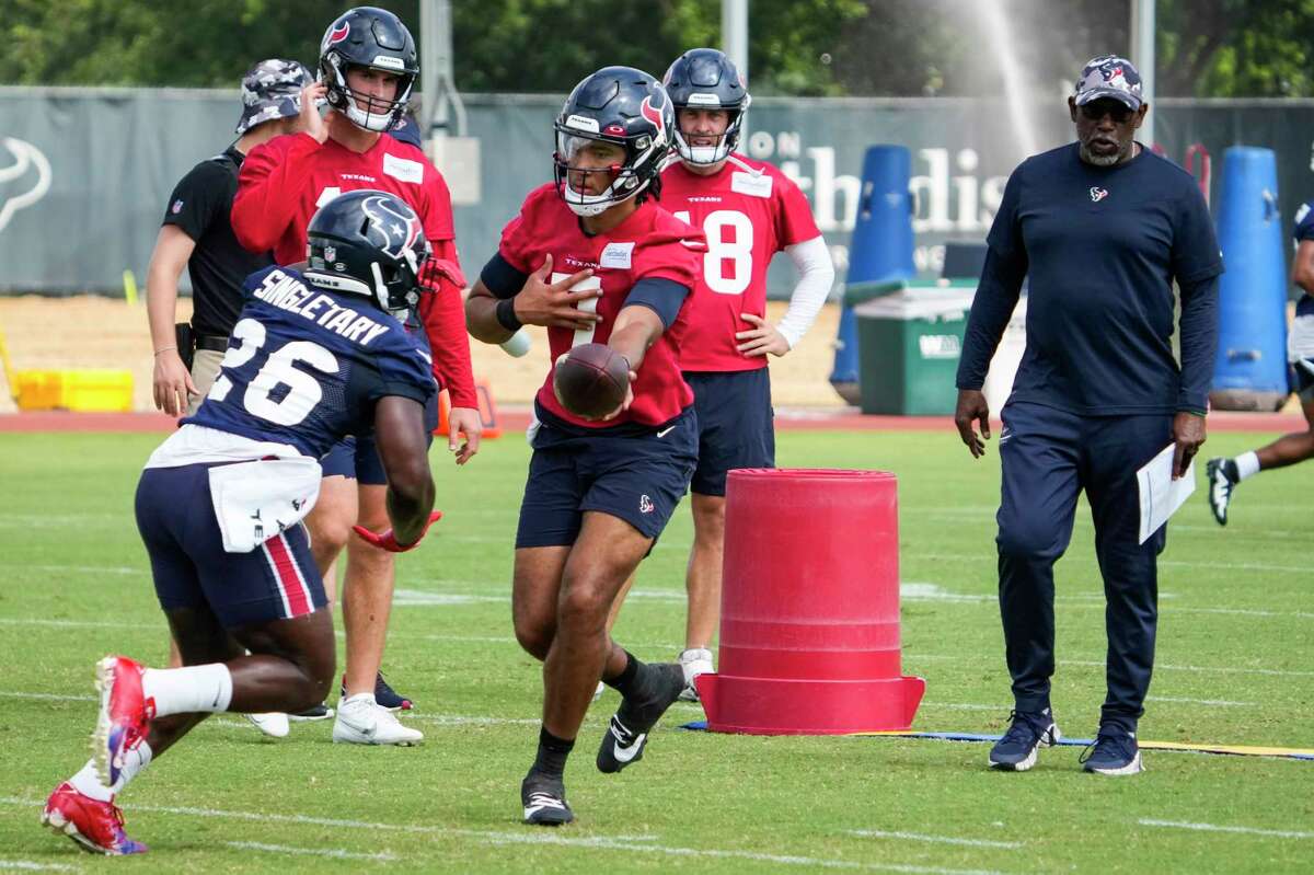 Houston Texans: How Denzel Perryman can help improve run defense