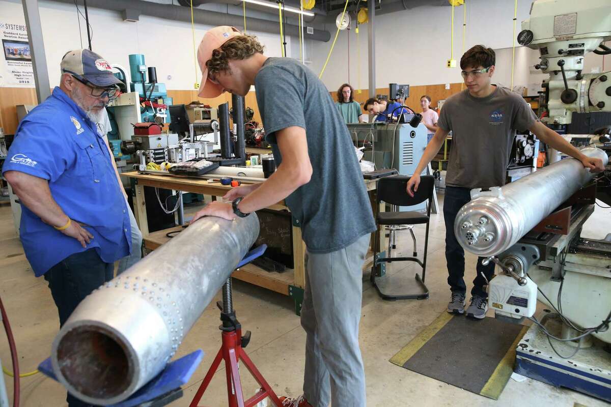 Fingers crossed, Alamo Heights grads take a rocket to White Sands