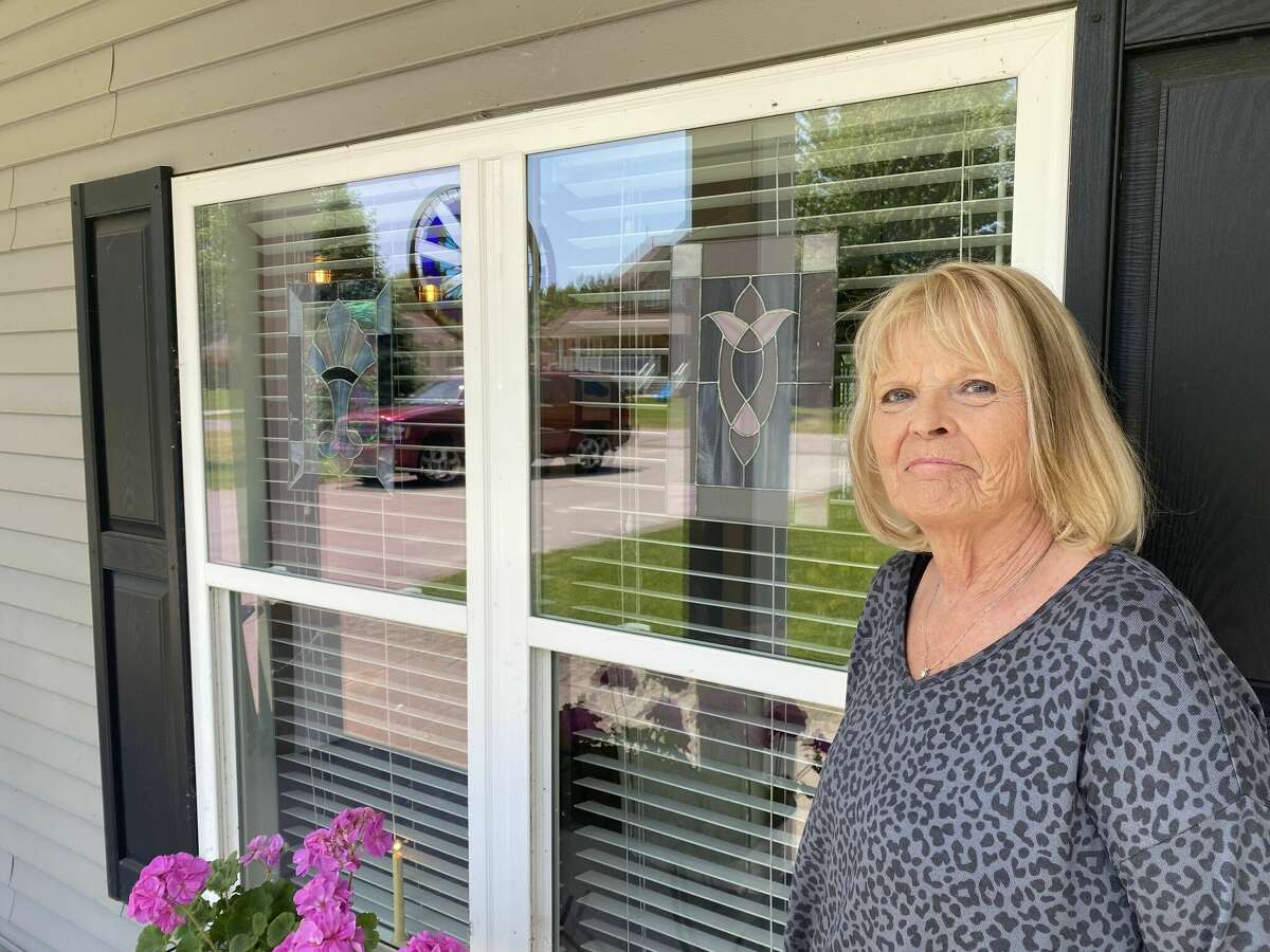 Pigeon artist seeks to brighten the world