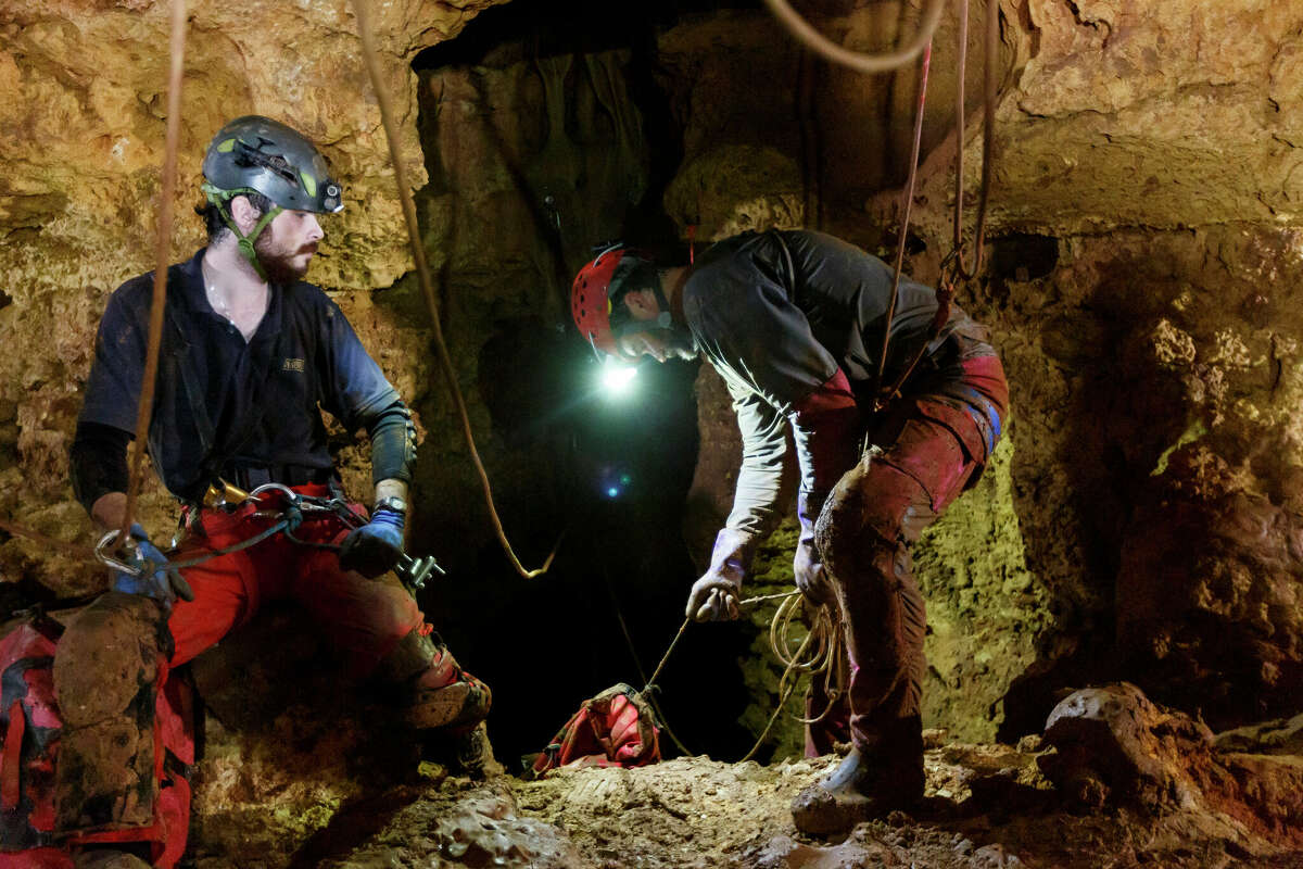 Rappelling Spelunking