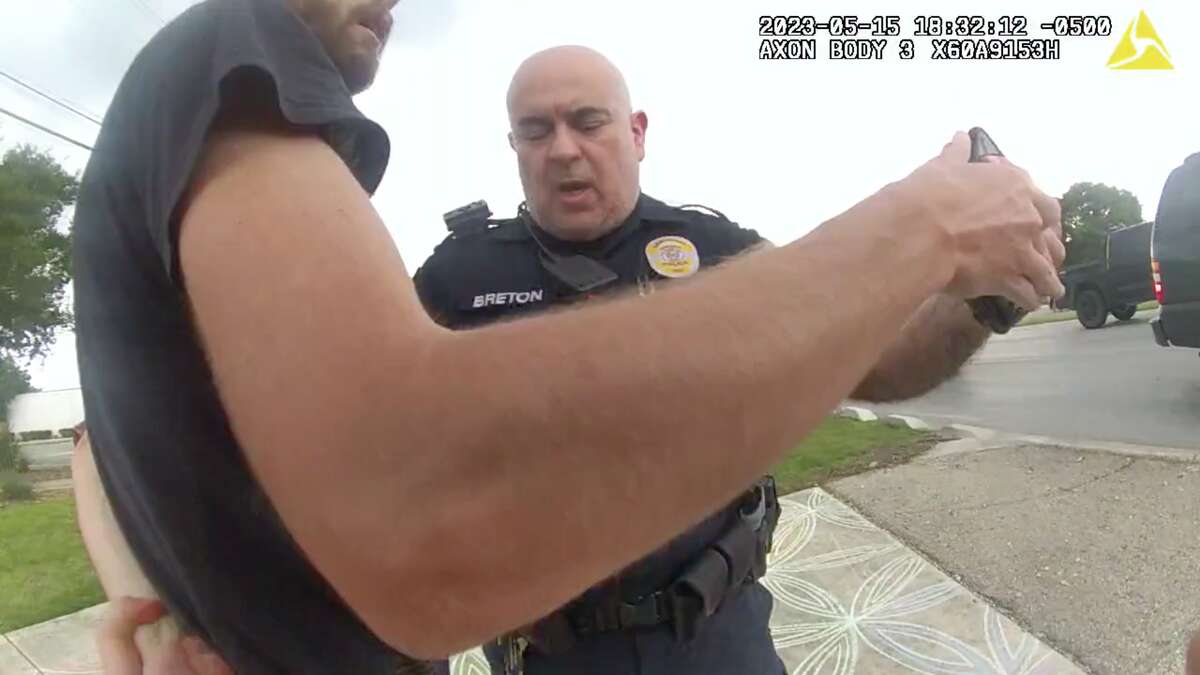 Leon Valley police arrest street artist for sidewalk chalk