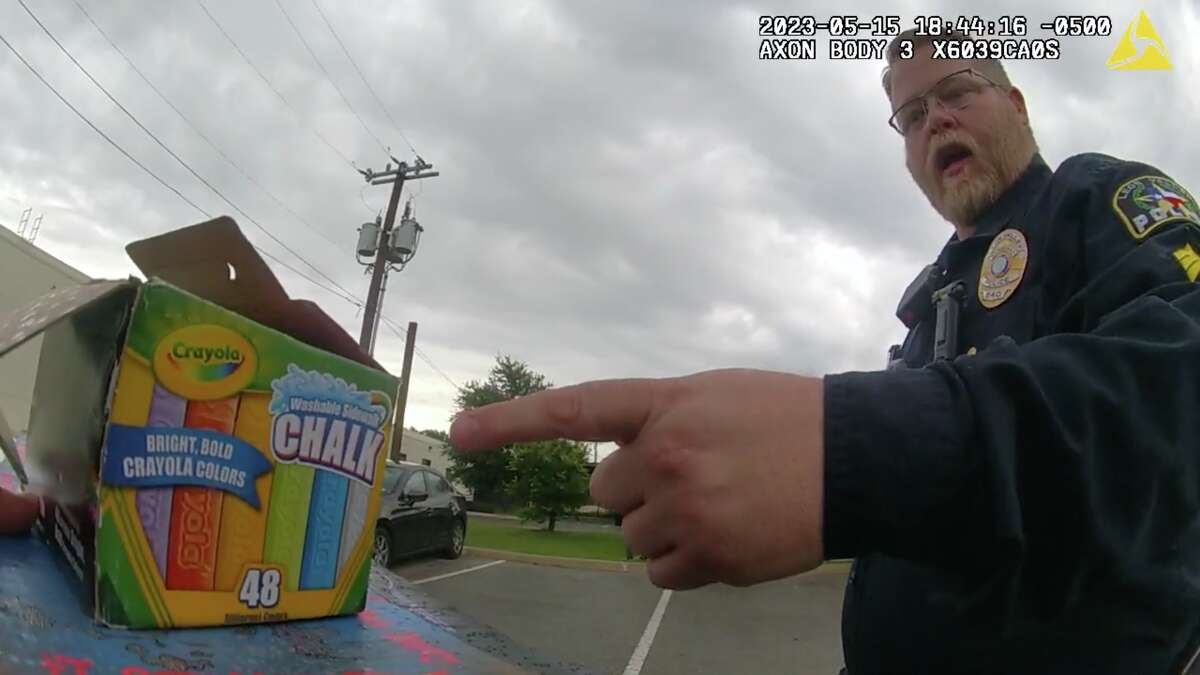 Leon Valley police arrest street artist for sidewalk chalk