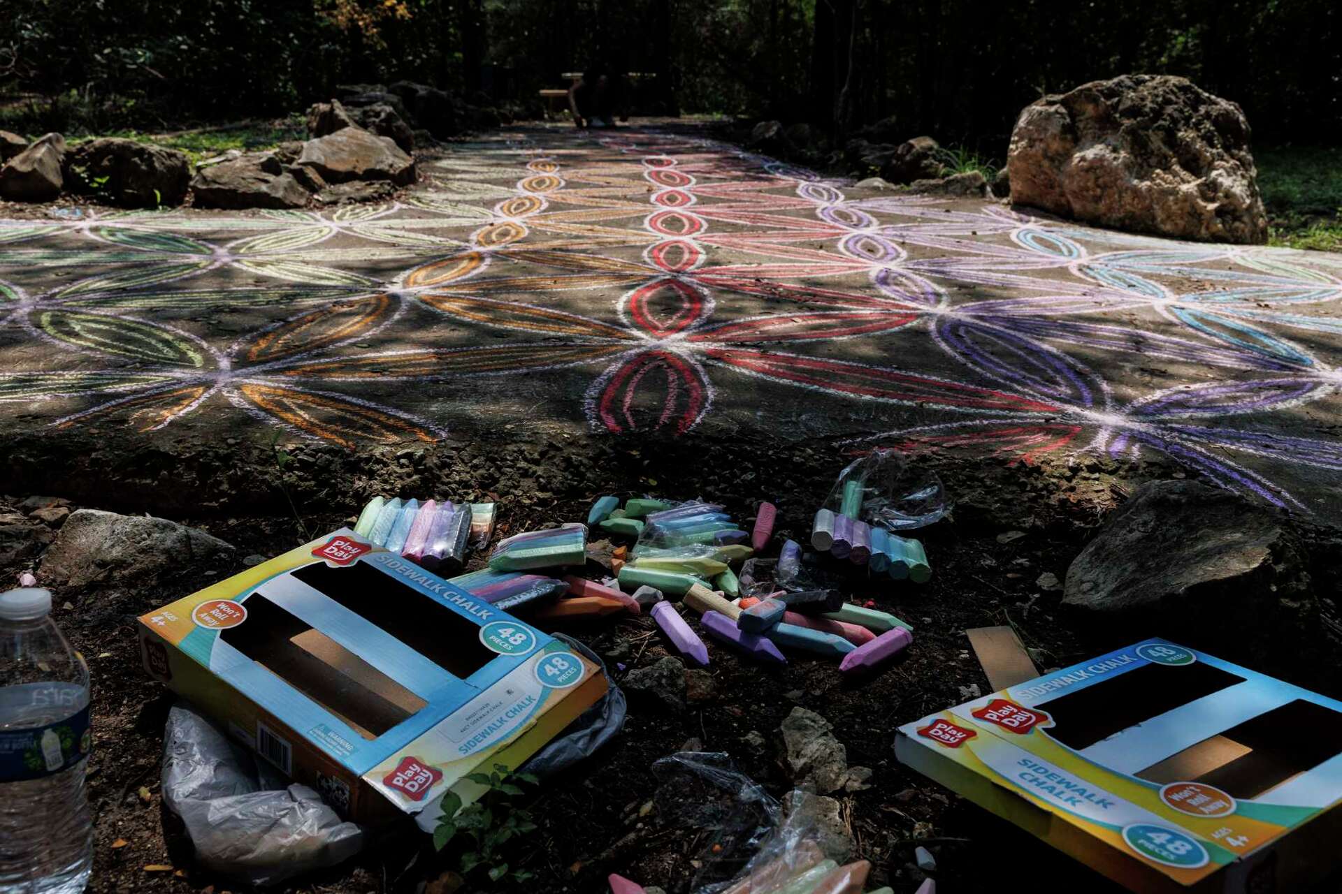 Leon Valley police arrest street artist for sidewalk chalk