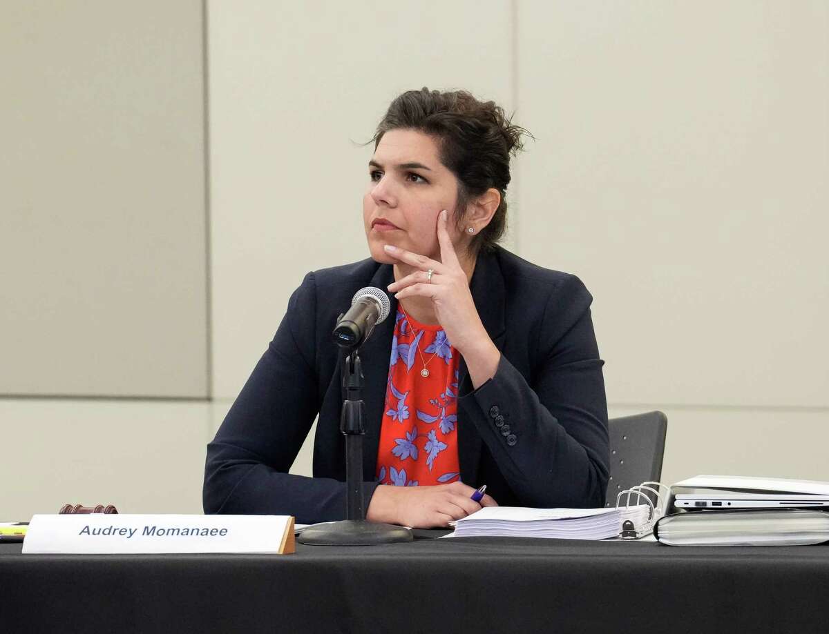 HISD board discusses budget, magnet programs in second meeting