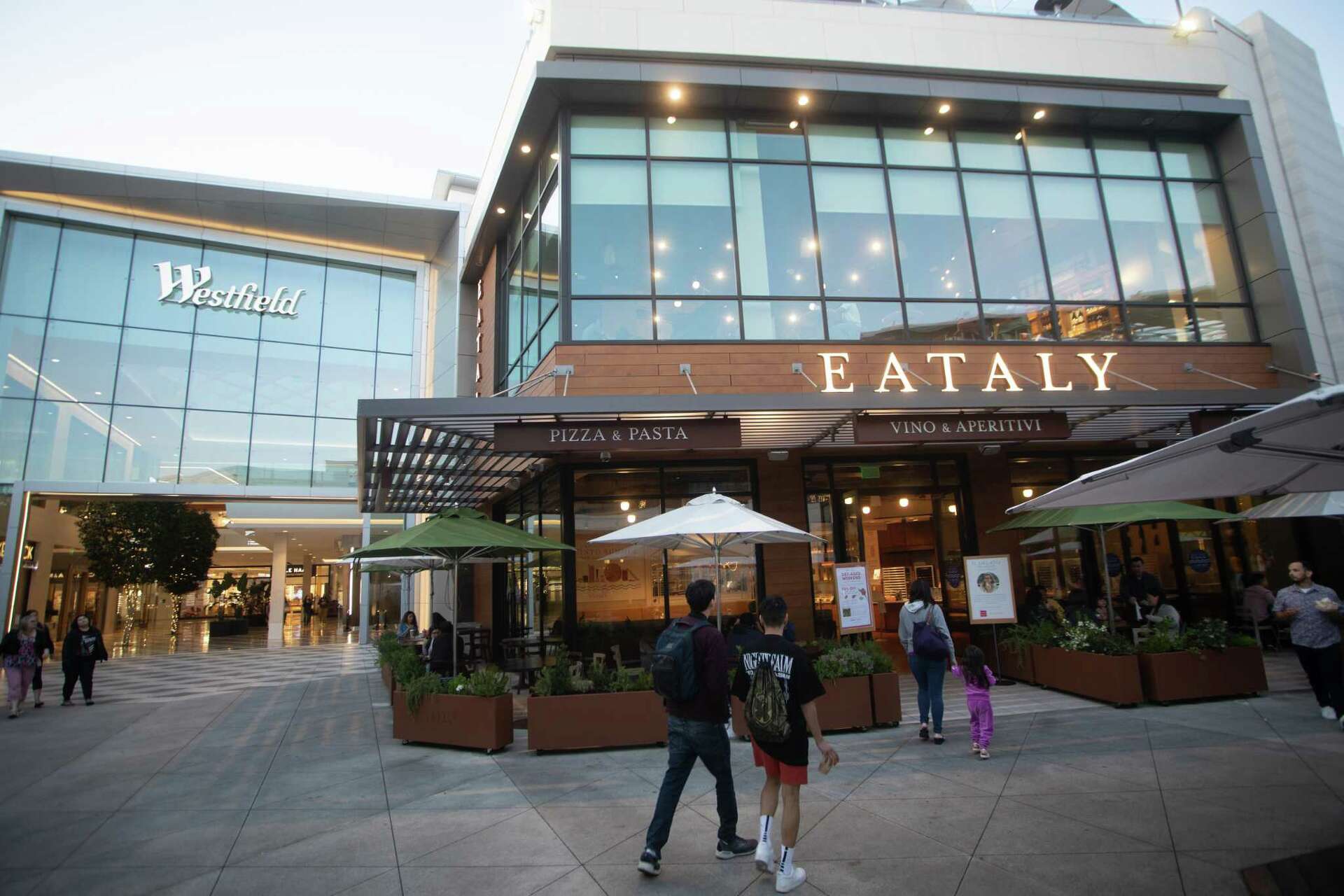Westfield gives up on SF while Silicon Valley mall has record sales