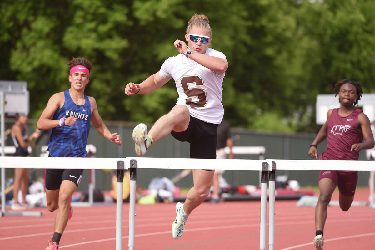 Stonington, UConn-bound track star Mooney gets Gatorade award