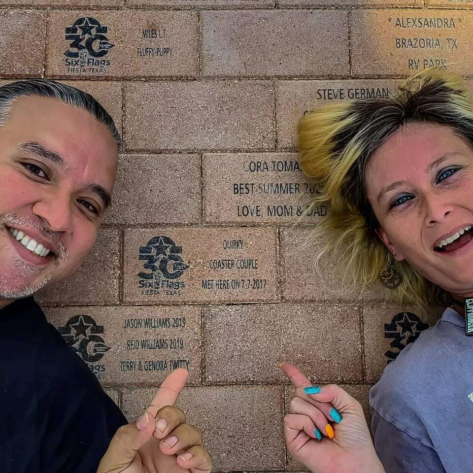 San Antonio couple proposes on Six Flags Fiesta Texas coaster