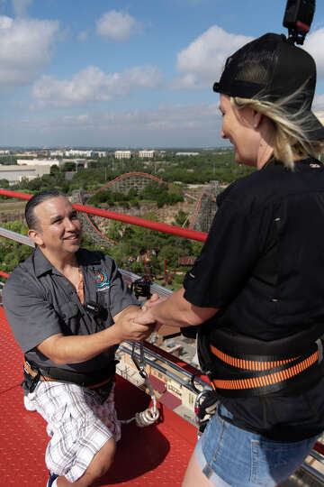 San Antonio couple proposes on Six Flags Fiesta Texas coaster