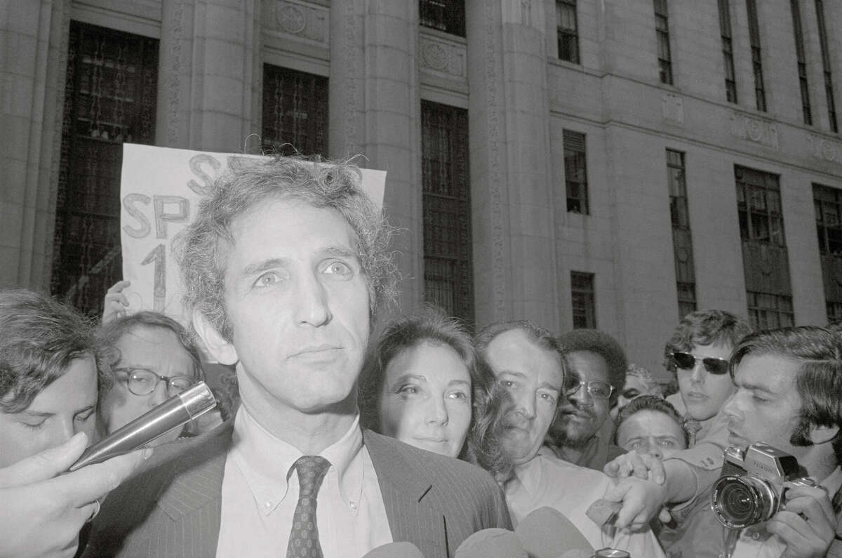 Daniel Ellsberg Man Who Leaked Pentagon Papers Dies At 92