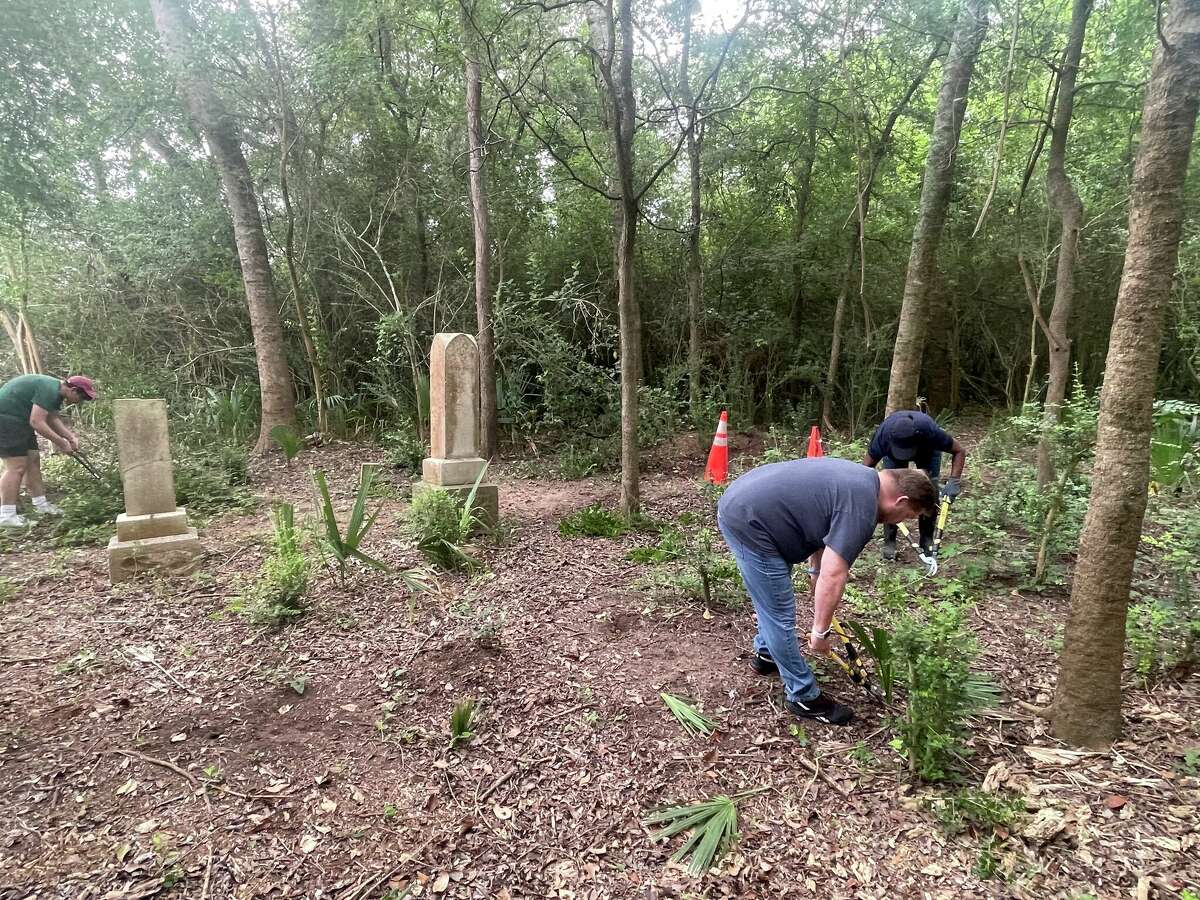 Fort Bend volunteers clean former slave cemetery for Juneteenth