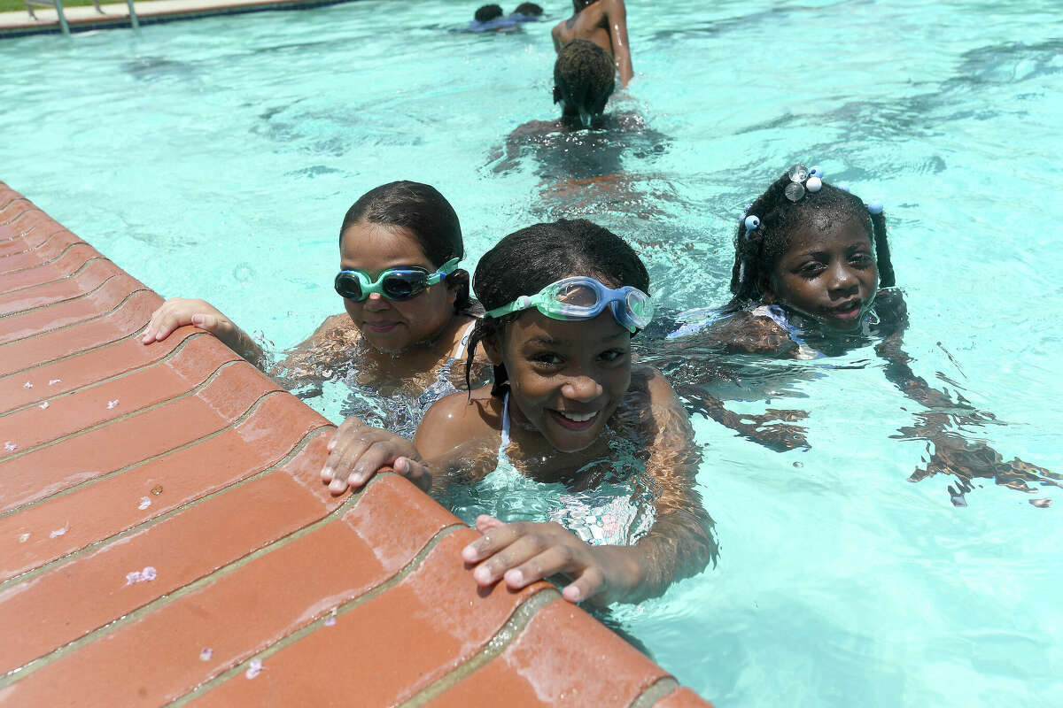 Southeast Texans find reprieve in local parks to cool off