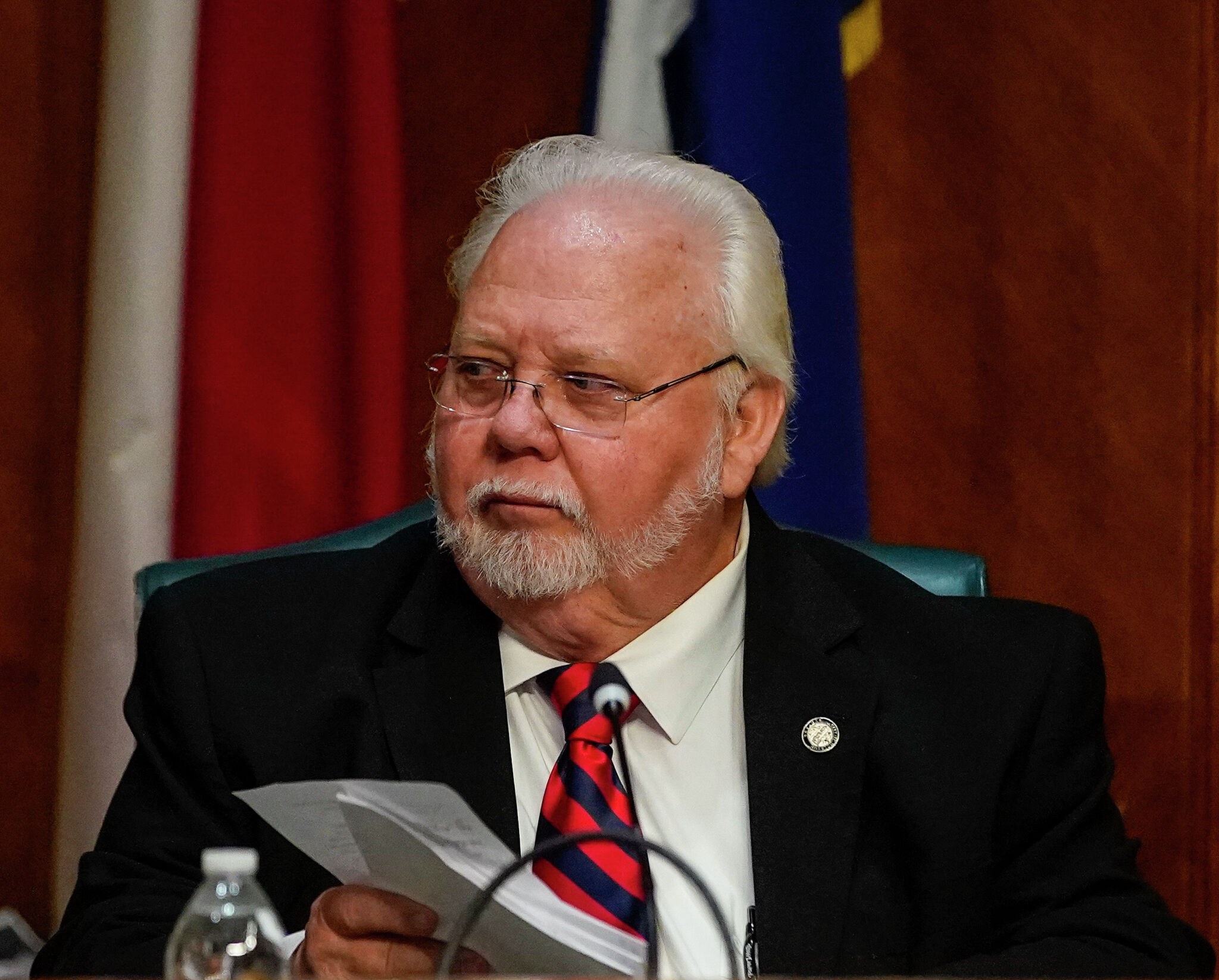 Houston leader drops controller bid after investigation