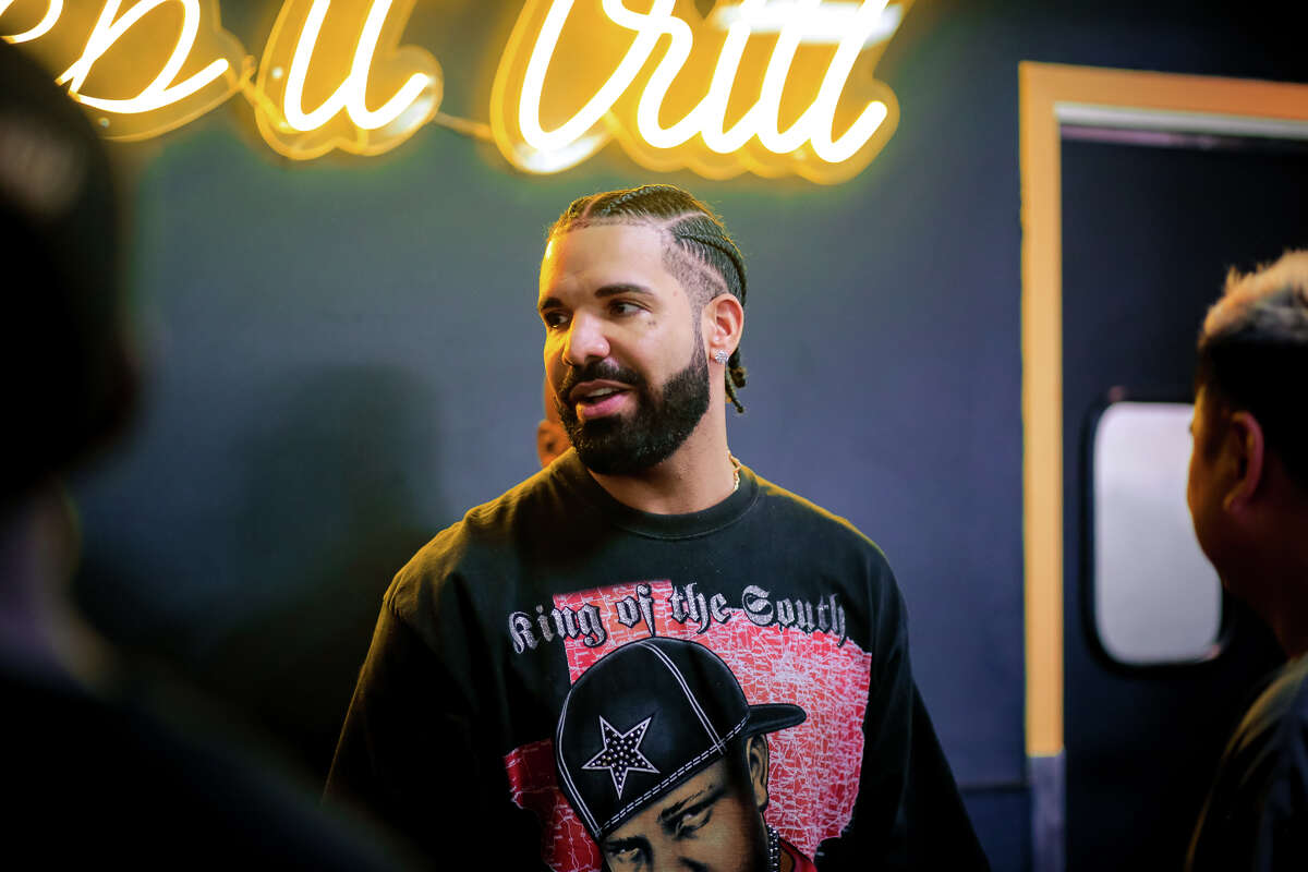 Drake visits Trill Burgers to support Bun B: 'Best burger I ever had'