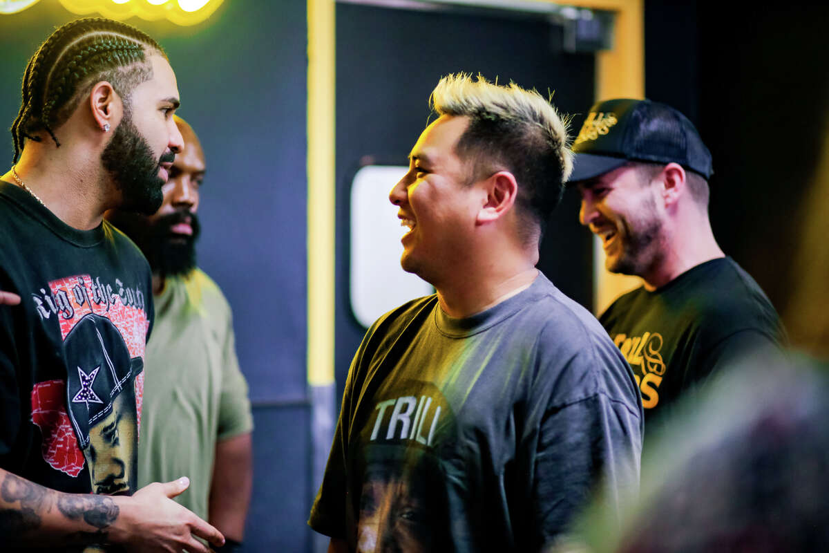 Drake visits Trill Burgers to support Bun B: 'Best burger I ever had'