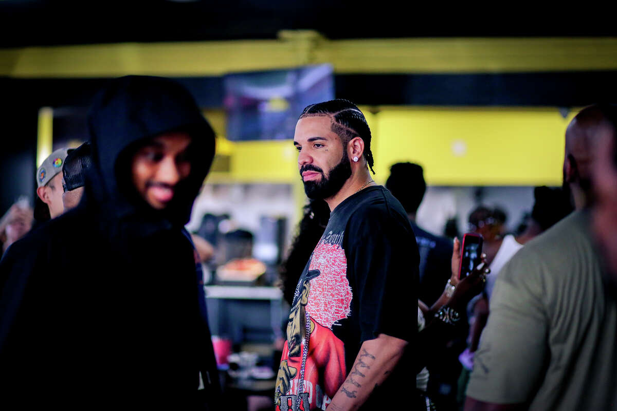 Drake visits Trill Burgers to support Bun B: 'Best burger I ever had'
