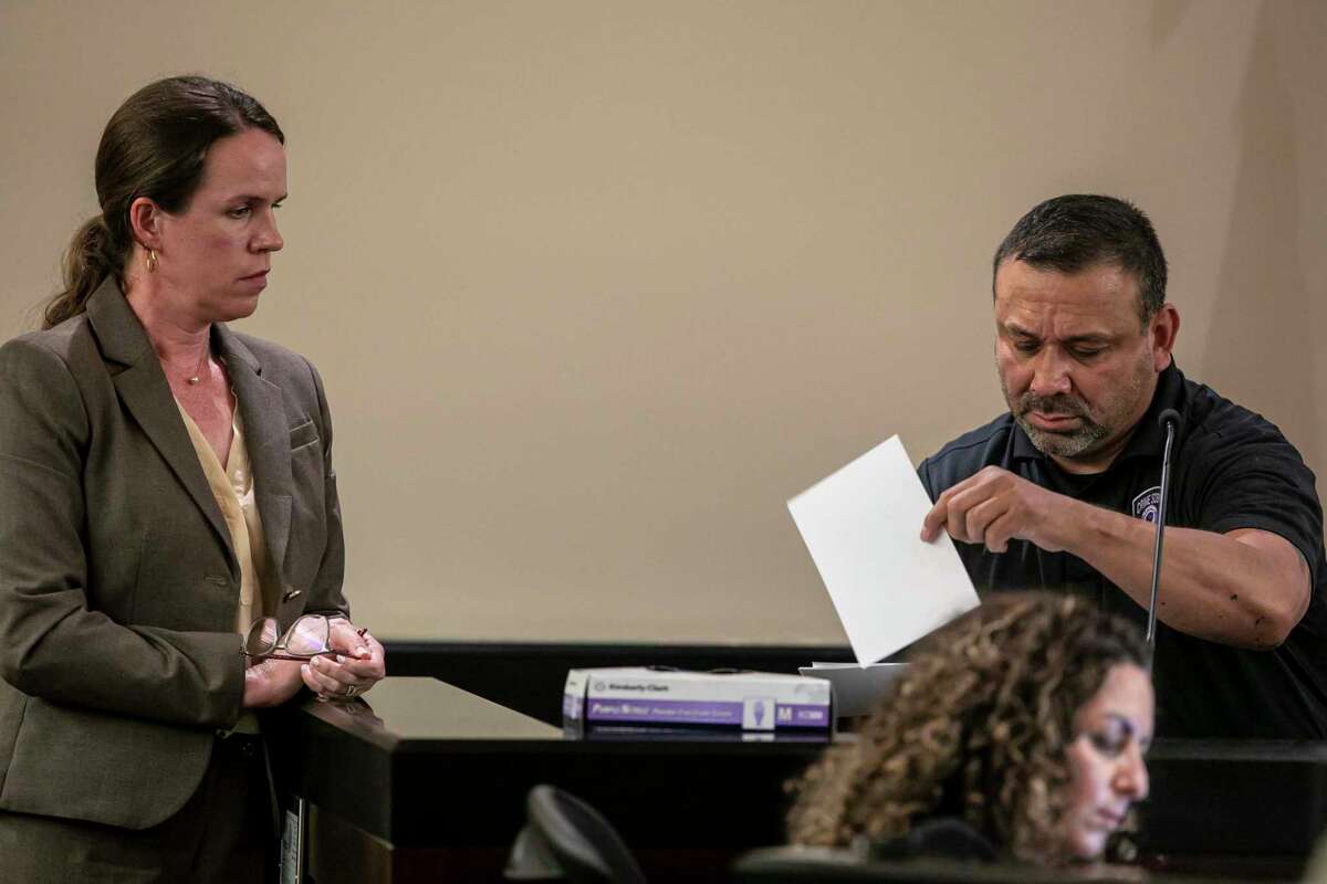 Testimony: Slain San Antonio mom kept 2 phones for 2 men in her life