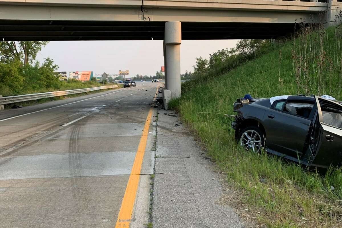 Saginaw driver, 60, dies after crashing into guardrail, ditch on I-675
