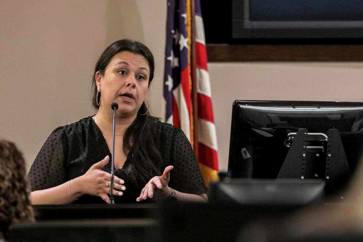 Testimony: Slain San Antonio mom kept 2 phones for 2 men in her life