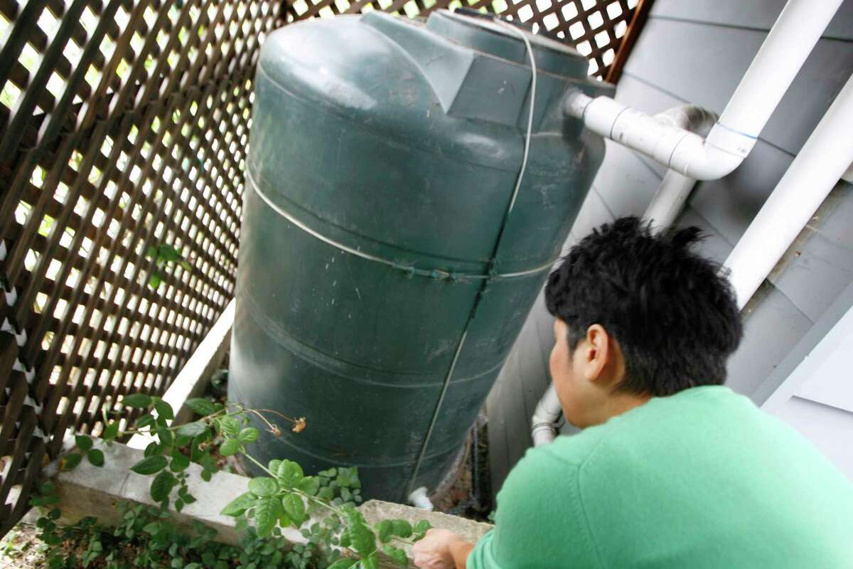 Homeowners can learn about rainwater harvesting, turf management