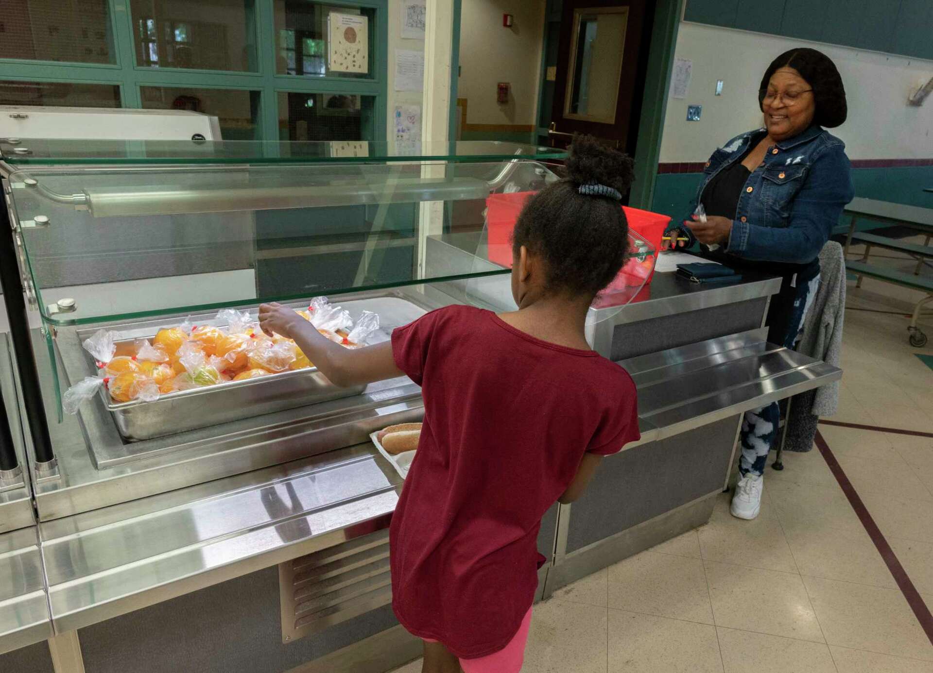 Students eating healthier school lunches, no longer linked to obesity