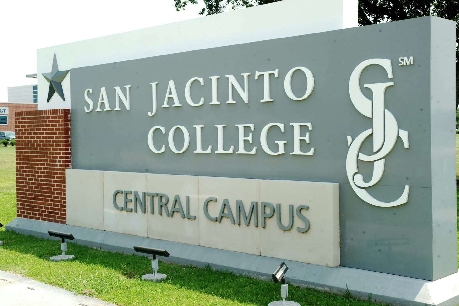Hispanic Outlook ranks San Jacinto College as top 10 college