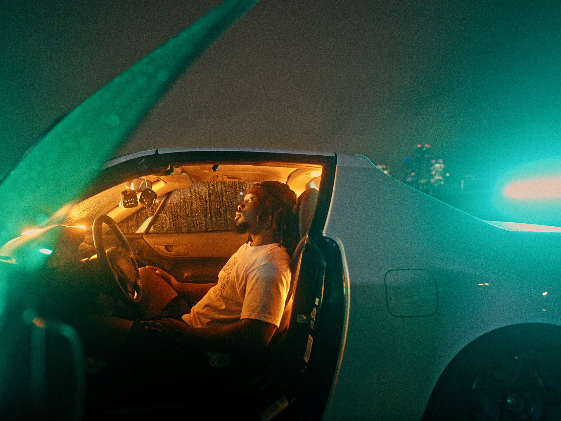 Houston singer Dende is coming home to wrap first tour