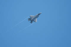 Video shows fighter jet intercepting plane over Bay Area