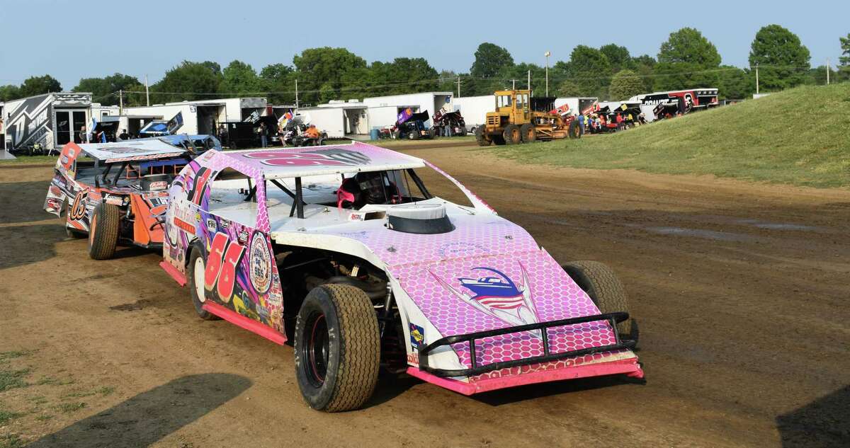 Race night brings Jacksonville Speedway to life