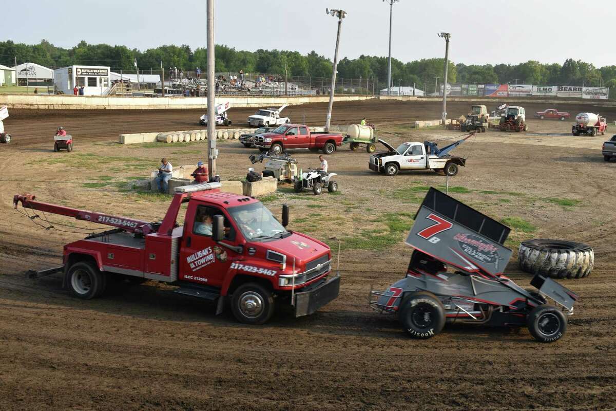 Race night brings Jacksonville Speedway to life