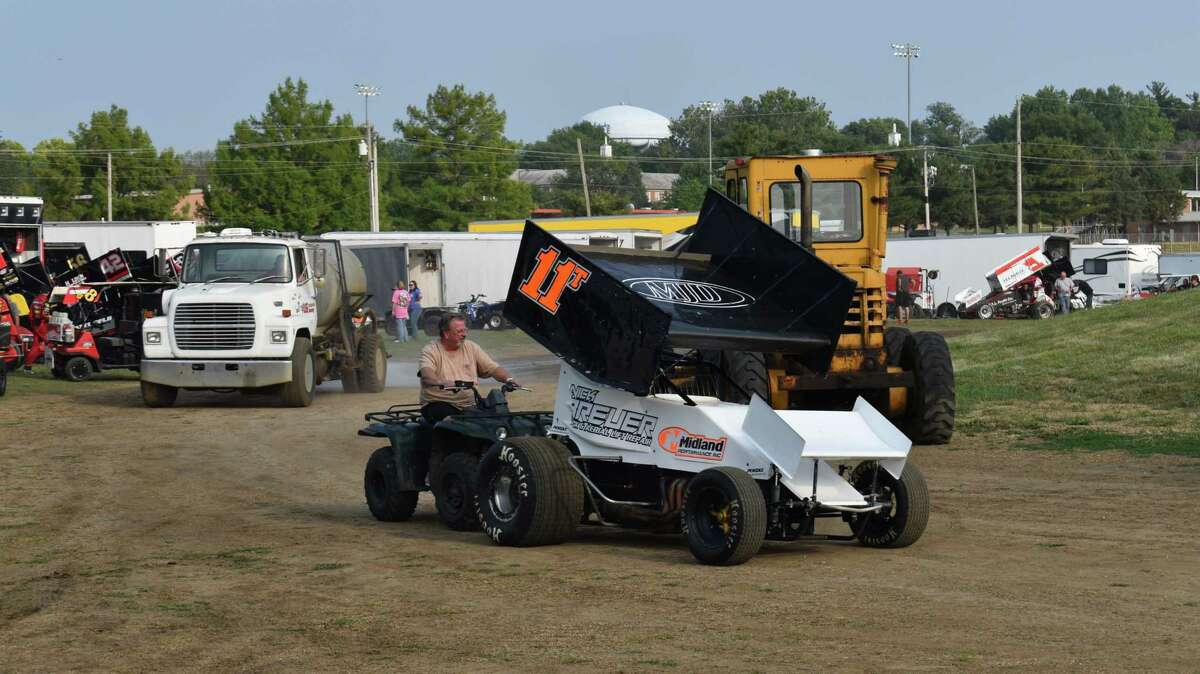 Race night brings Jacksonville Speedway to life