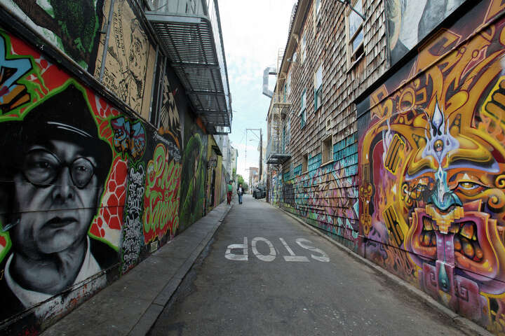 Umbrella Alley, a cool San Francisco alleyway worth visiting