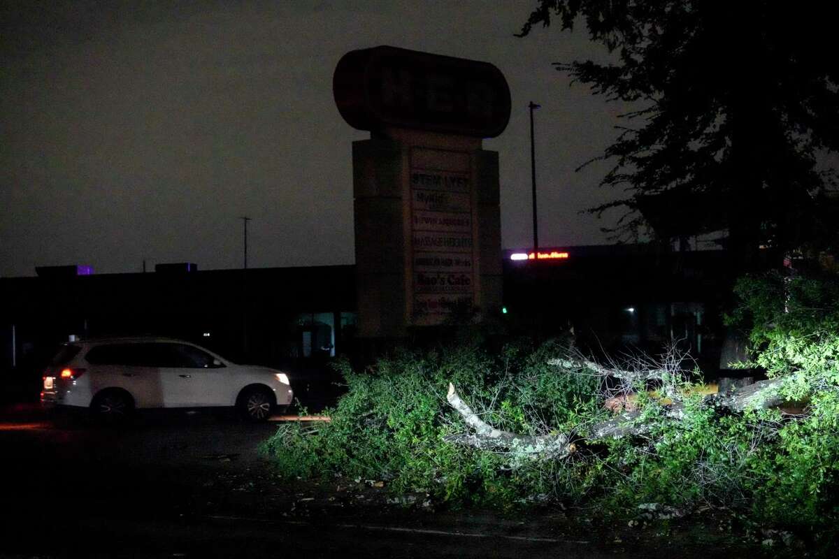 Houston weather: Powerful overnight storm knocks out power to 115K