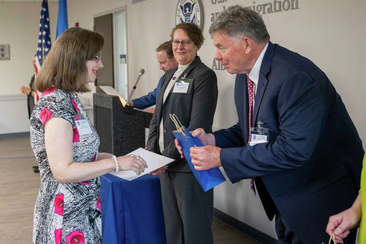 Citizenship and Immigrant office opens, welcomes new US citizens