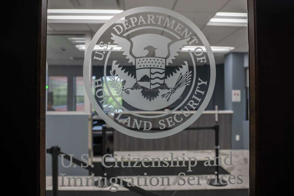 Citizenship and Immigrant office opens, welcomes new US citizens