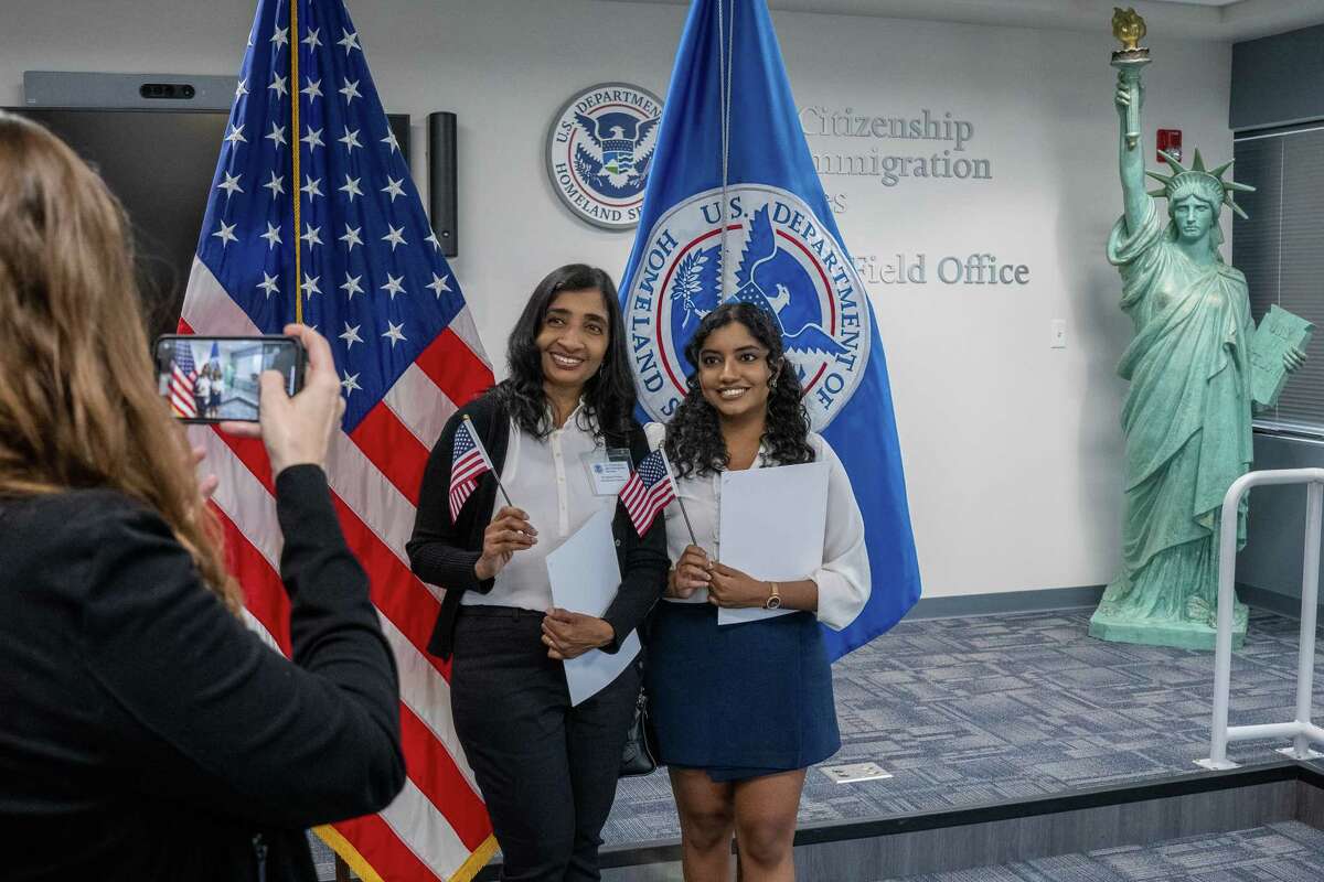 Citizenship and Immigrant office opens, welcomes new US citizens