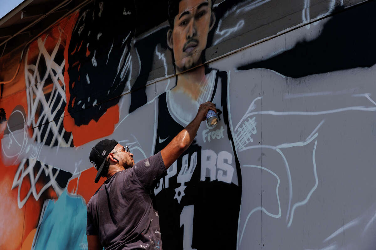 Popovich drives by Victor Wembanyama mural in Southtown