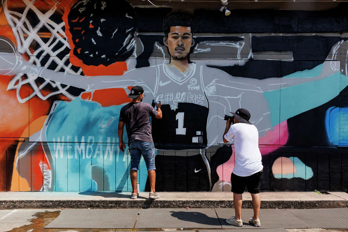 Popovich drives by Victor Wembanyama mural in Southtown