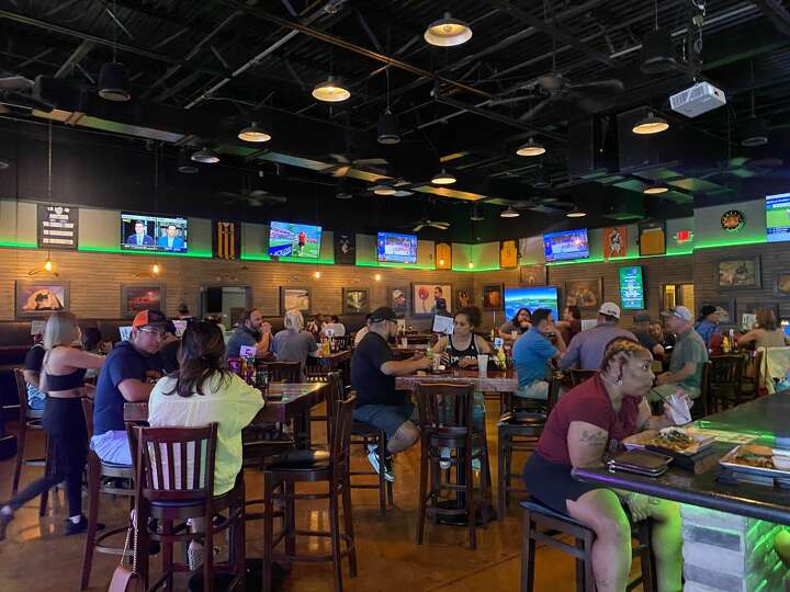 10 laid-back bars in San Antonio's Stone Oak area