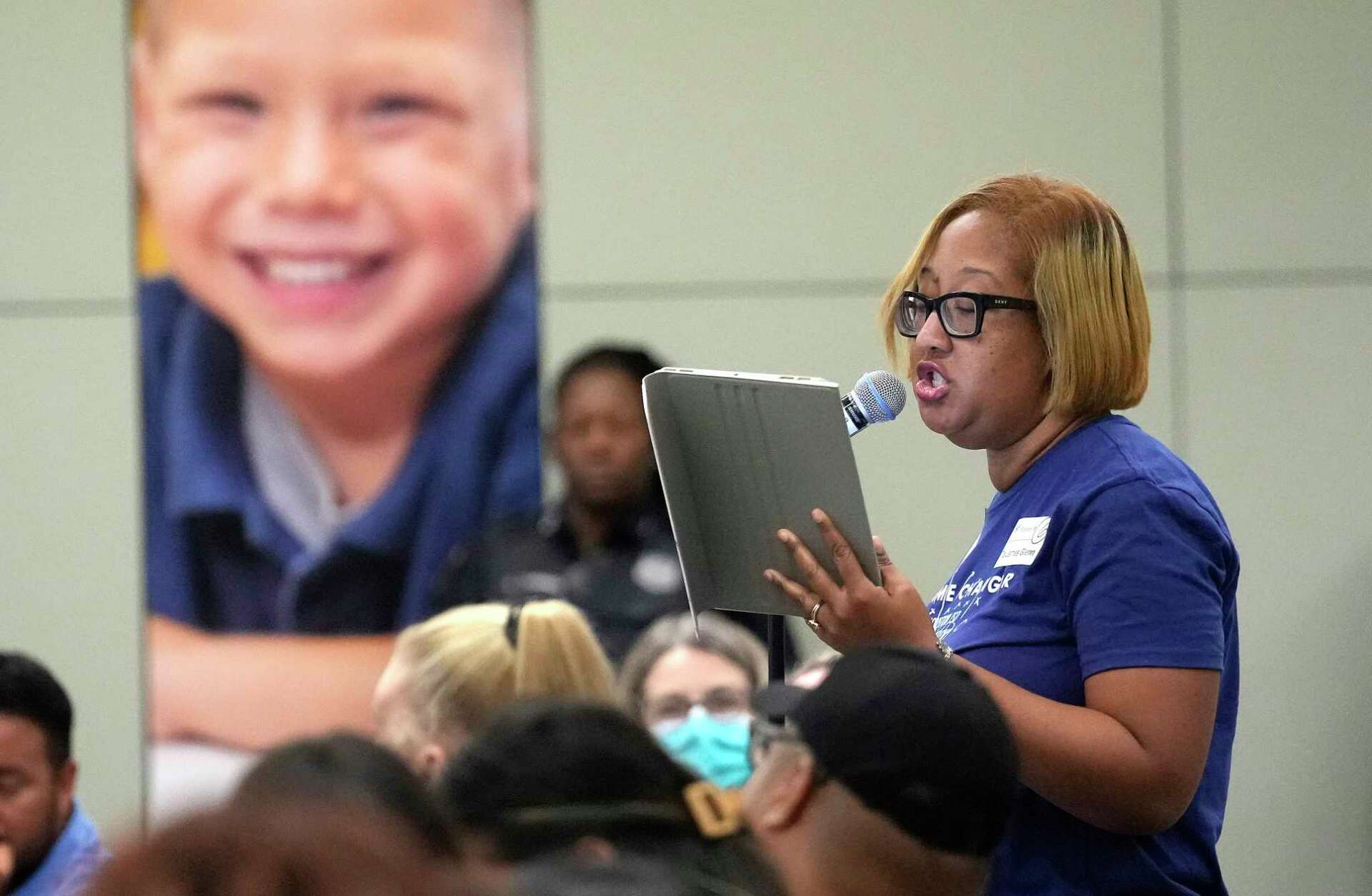 HISD board unanimously approves Mike Miles' $2.2 billion budget
