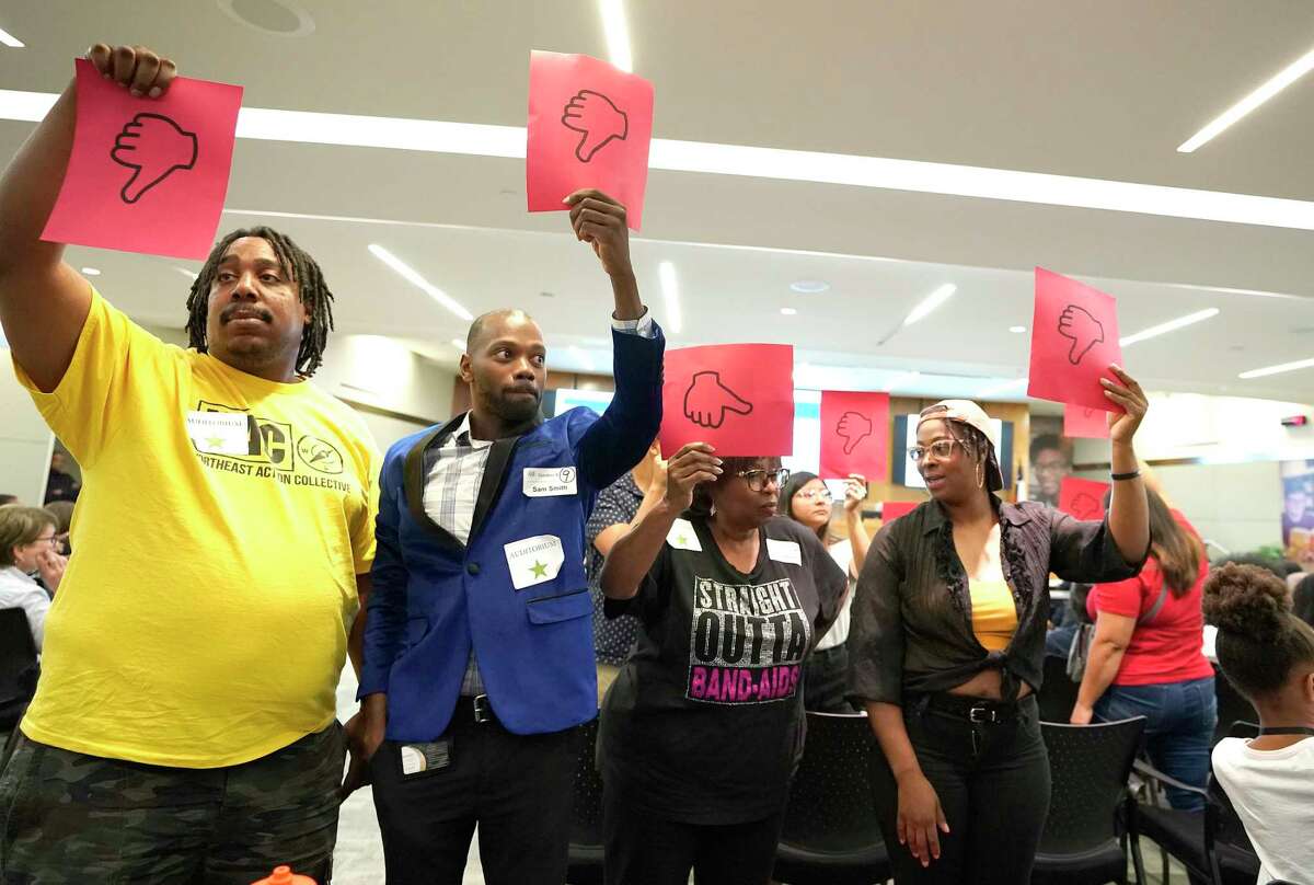 HISD board unanimously approves Mike Miles' $2.2 billion budget