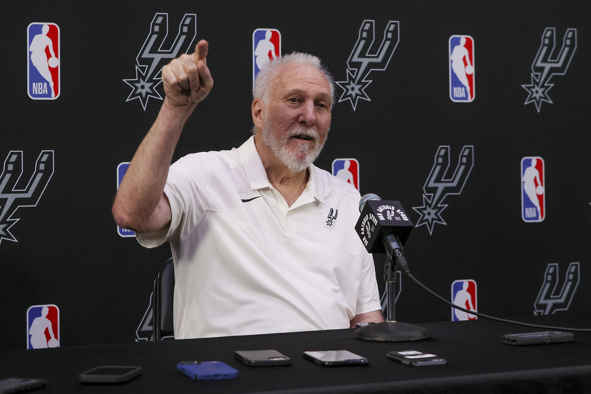 Spurs announce that Popovich signs new five-year deal